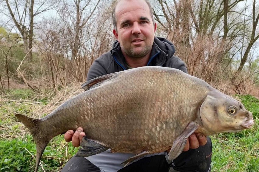Megdőlt az országos rekord! Ekkora dévérkeszeget még sosem fogtak!